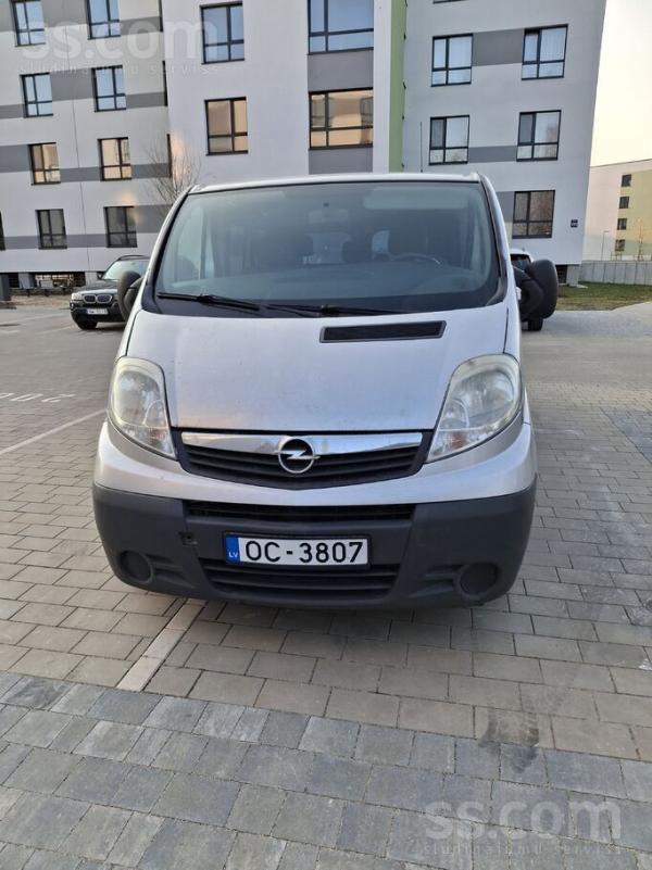 Grey Opel Vivaro 2007 in Riga, with an engine capacity of 2.50 L and mileage of 311 thousand km for 4790 €, photo 3 on AUTOMOTO.COM.LV