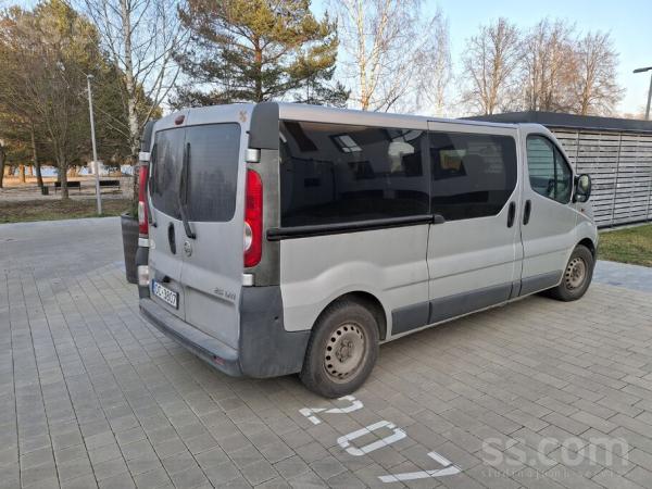 Grey Opel Vivaro 2007 in Riga, with an engine capacity of 2.50 L and mileage of 311 thousand km for 4790 €, photo 4 on AUTOMOTO.COM.LV