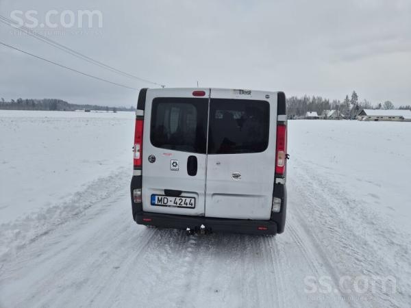 Grey Opel Vivaro 2007 in Riga, with an engine capacity of 2.00 L and mileage of 381 thousand km for 2500 €, photo 4 on AUTOMOTO.COM.LV