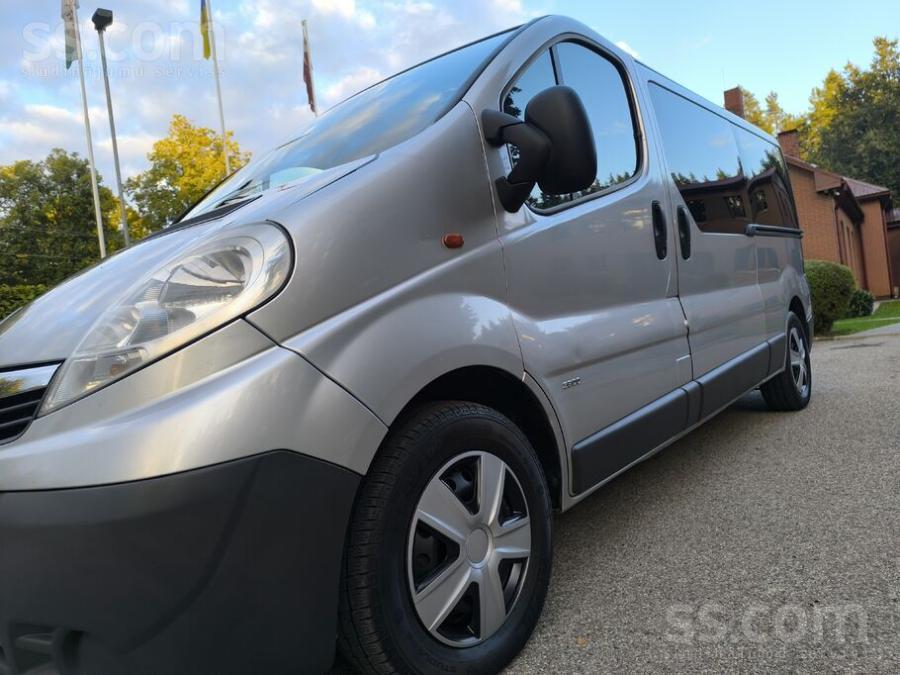 Grey Opel Vivaro 2007 in Valmiera, with an engine capacity of 2.50 L and mileage of 350 thousand km for 6550 €, photo 1 on AUTOMOTO.COM.LV