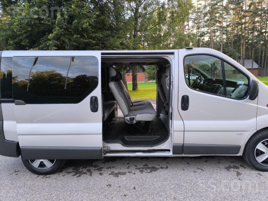 Grey Opel Vivaro 2007 in Valmiera, with an engine capacity of 2.50 L and mileage of 350 thousand km for 6550 €, photo 3 on AUTOMOTO.COM.LV