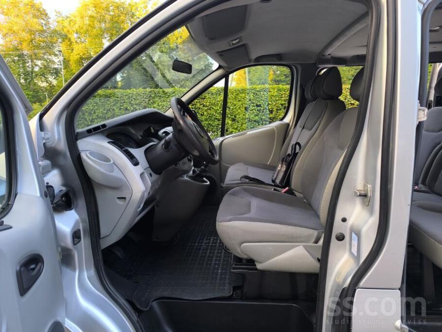 Grey Opel Vivaro 2007 in Valmiera, with an engine capacity of 2.50 L and mileage of 350 thousand km for 6550 €, photo 20 on AUTOMOTO.COM.LV
