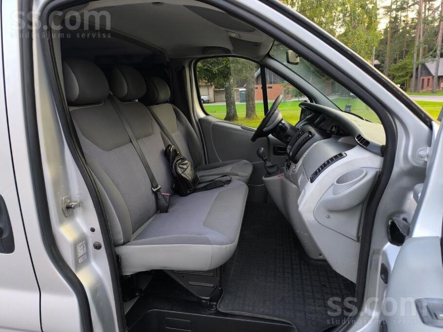 Grey Opel Vivaro 2007 in Valmiera, with an engine capacity of 2.50 L and mileage of 350 thousand km for 6550 €, photo 26 on AUTOMOTO.COM.LV