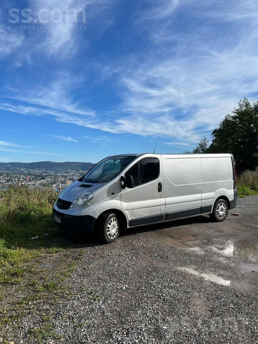 Grey Opel Vivaro 2007 in Riga, with an engine capacity of 2.00 L and mileage of 348 thousand km for 3500 €, photo 3 on AUTOMOTO.COM.LV