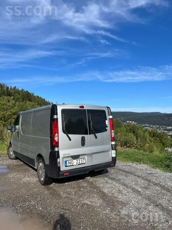 Grey Opel Vivaro 2007 in Riga, with an engine capacity of 2.00 L and mileage of 348 thousand km for 3500 €, photo 4 on AUTOMOTO.COM.LV