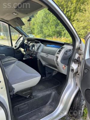 Grey Opel Vivaro 2007 in Riga, with an engine capacity of 2.00 L and mileage of 348 thousand km for 3500 €, photo 5 on AUTOMOTO.COM.LV
