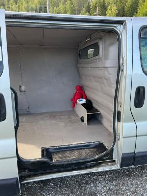 Grey Opel Vivaro 2007 in Riga, with an engine capacity of 2.00 L and mileage of 348 thousand km for 3500 €, photo 8 on AUTOMOTO.COM.LV