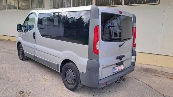 Pelēks Opel Vivaro 2008 Ogre, ar dzinēja tilpumu 2.00 L un nobraukumu 296 tūkst. km par 7150 €, foto 2 vietnē AUTOMOTO.COM.LV