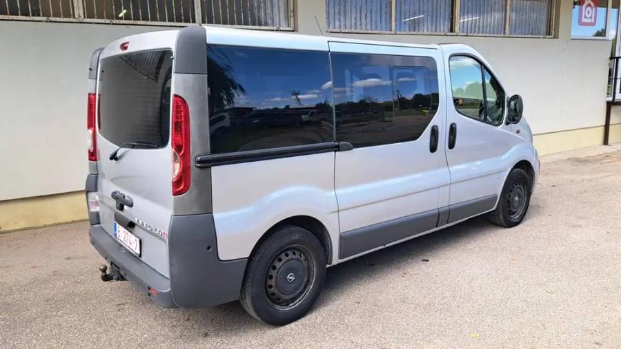 Pelēks Opel Vivaro 2008 Ogre, ar dzinēja tilpumu 2.00 L un nobraukumu 296 tūkst. km par 7150 €, foto 4 vietnē AUTOMOTO.COM.LV
