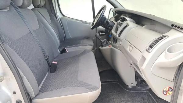 Pelēks Opel Vivaro 2008 Ogre, ar dzinēja tilpumu 2.00 L un nobraukumu 296 tūkst. km par 7150 €, foto 6 vietnē AUTOMOTO.COM.LV