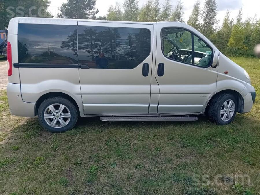 Pelēks Opel Vivaro 2008 Rīga, ar dzinēja tilpumu 2.50 L un nobraukumu 350 tūkst. km par 6100 €, foto 1 vietnē AUTOMOTO.COM.LV