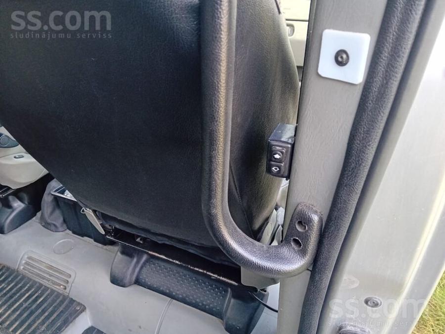 Pelēks Opel Vivaro 2008 Rīga, ar dzinēja tilpumu 2.50 L un nobraukumu 350 tūkst. km par 6100 €, foto 14 vietnē AUTOMOTO.COM.LV