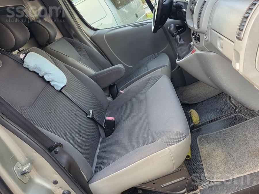 Pelēks Opel Vivaro 2008 Daugavpils, ar dzinēja tilpumu 2.00 L un nobraukumu 319 tūkst. km par 6750 €, foto 9 vietnē AUTOMOTO.COM.LV