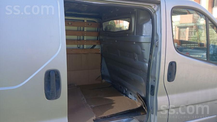 Grey Opel Vivaro 2008 in Riga, with an engine capacity of 2.50 L and mileage of 245 thousand km for 3150 €, photo 8 on AUTOMOTO.COM.LV