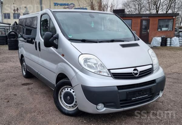 Grey Opel Vivaro 2009 in Riga, with an engine capacity of 2.50 L and mileage of 265 thousand km for 7250 €, photo 3 on AUTOMOTO.COM.LV