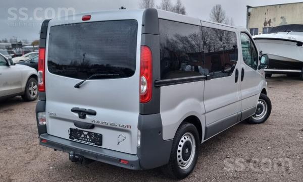Grey Opel Vivaro 2009 in Riga, with an engine capacity of 2.50 L and mileage of 265 thousand km for 7250 €, photo 4 on AUTOMOTO.COM.LV