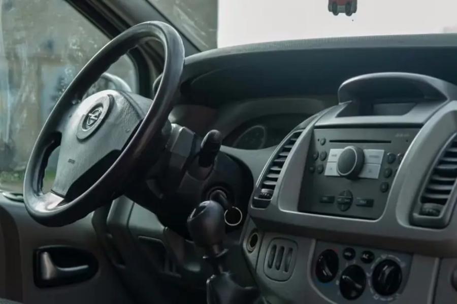 Pelēks Opel Vivaro 2009 Grobiņa, ar dzinēja tilpumu 2.00 L un nobraukumu 234 tūkst. km par 9450 €, foto 12 vietnē AUTOMOTO.COM.LV