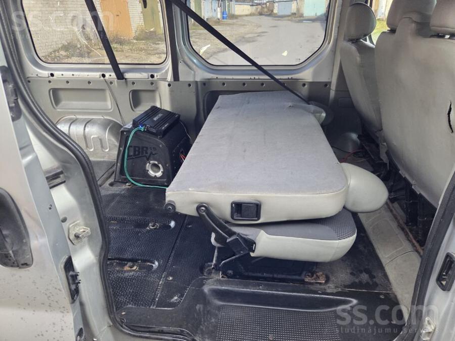Grey Opel Vivaro 2009 in Riga, with an engine capacity of 2.50 L and mileage of 335 thousand km for 3500 €, photo 10 on AUTOMOTO.COM.LV