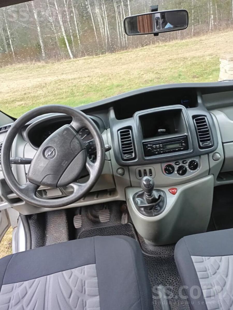 Pelēks Opel Vivaro 2010 Valka, ar dzinēja tilpumu 2.00 L un nobraukumu 209 tūkst. km par 4999 €, foto 4 vietnē AUTOMOTO.COM.LV
