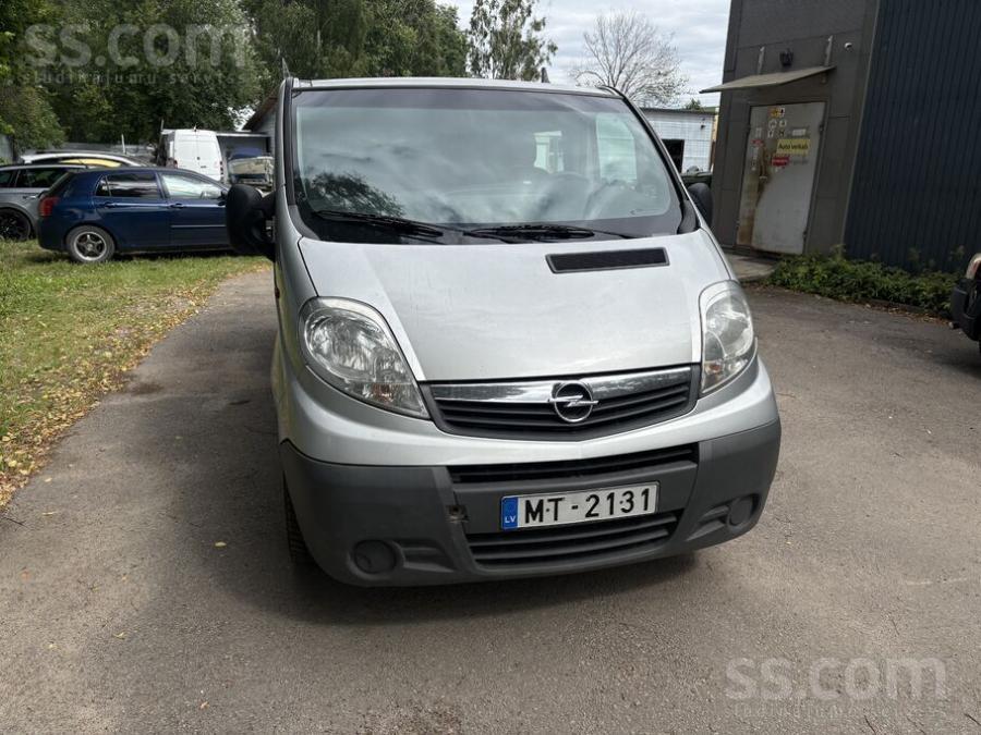 Grey Opel Vivaro 2010 in Riga, with an engine capacity of 2.00 L and mileage of 448 thousand km for 4800 €, photo 3 on AUTOMOTO.COM.LV