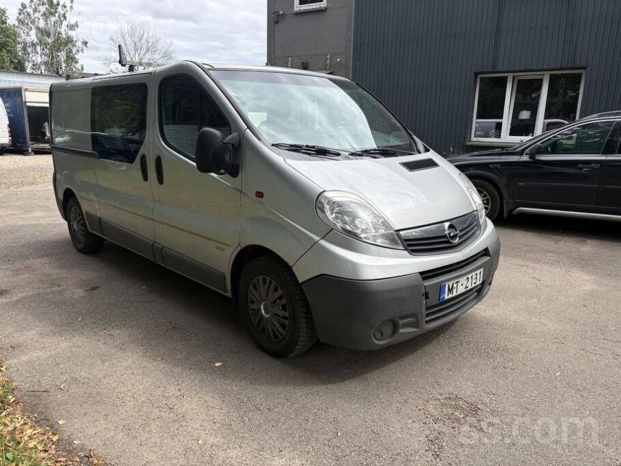 Grey Opel Vivaro 2010 in Riga, with an engine capacity of 2.00 L and mileage of 448 thousand km for 4800 €, photo 4 on AUTOMOTO.COM.LV