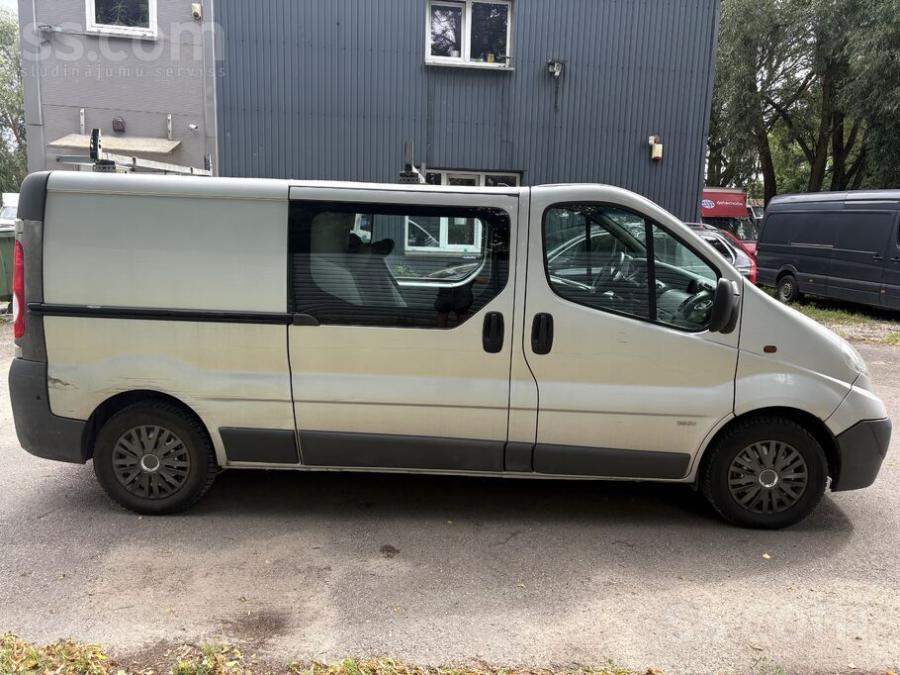 Grey Opel Vivaro 2010 in Riga, with an engine capacity of 2.00 L and mileage of 448 thousand km for 4800 €, photo 5 on AUTOMOTO.COM.LV