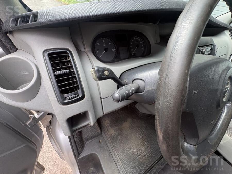 Grey Opel Vivaro 2010 in Riga, with an engine capacity of 2.00 L and mileage of 448 thousand km for 4800 €, photo 13 on AUTOMOTO.COM.LV