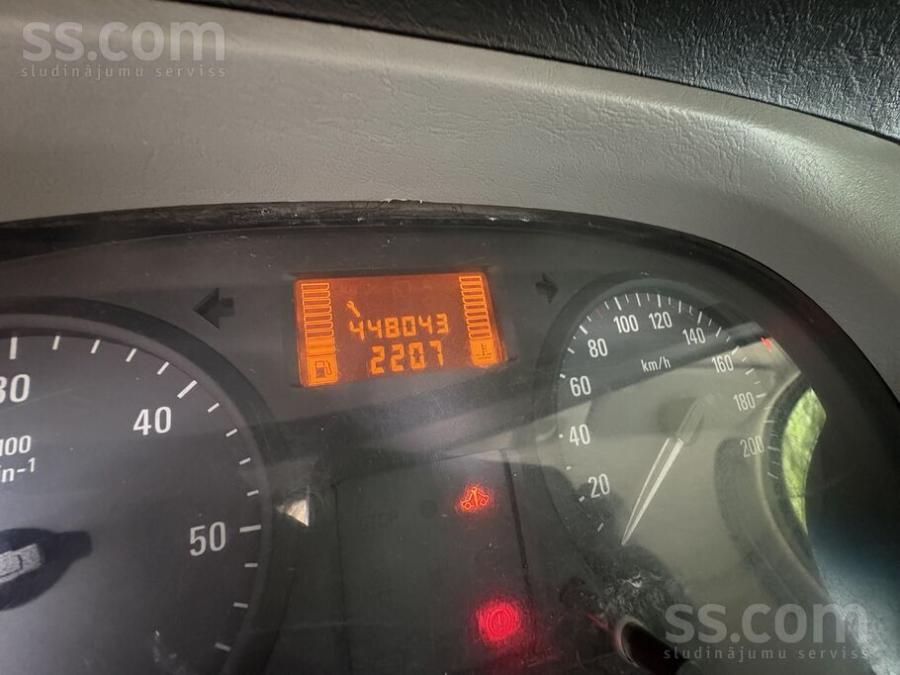 Grey Opel Vivaro 2010 in Riga, with an engine capacity of 2.00 L and mileage of 448 thousand km for 4800 €, photo 14 on AUTOMOTO.COM.LV