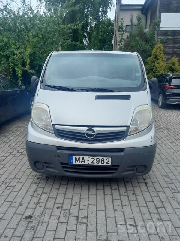 Pelēks Opel Vivaro 2010 Talsi, ar dzinēja tilpumu 2.00 L un nobraukumu 550 tūkst. km par 2500 €, foto 1 vietnē AUTOMOTO.COM.LV