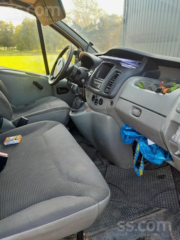 Pelēks Opel Vivaro 2010 Talsi, ar dzinēja tilpumu 2.00 L un nobraukumu 550 tūkst. km par 2500 €, foto 2 vietnē AUTOMOTO.COM.LV
