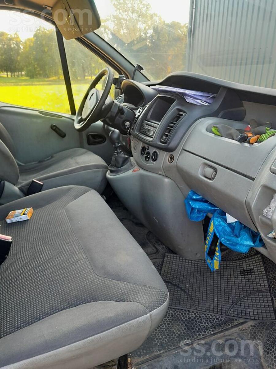 Grey Opel Vivaro 2010 in Talsi, with an engine capacity of 2.00 L and mileage of 550 thousand km for 2500 €, photo 3 on AUTOMOTO.COM.LV