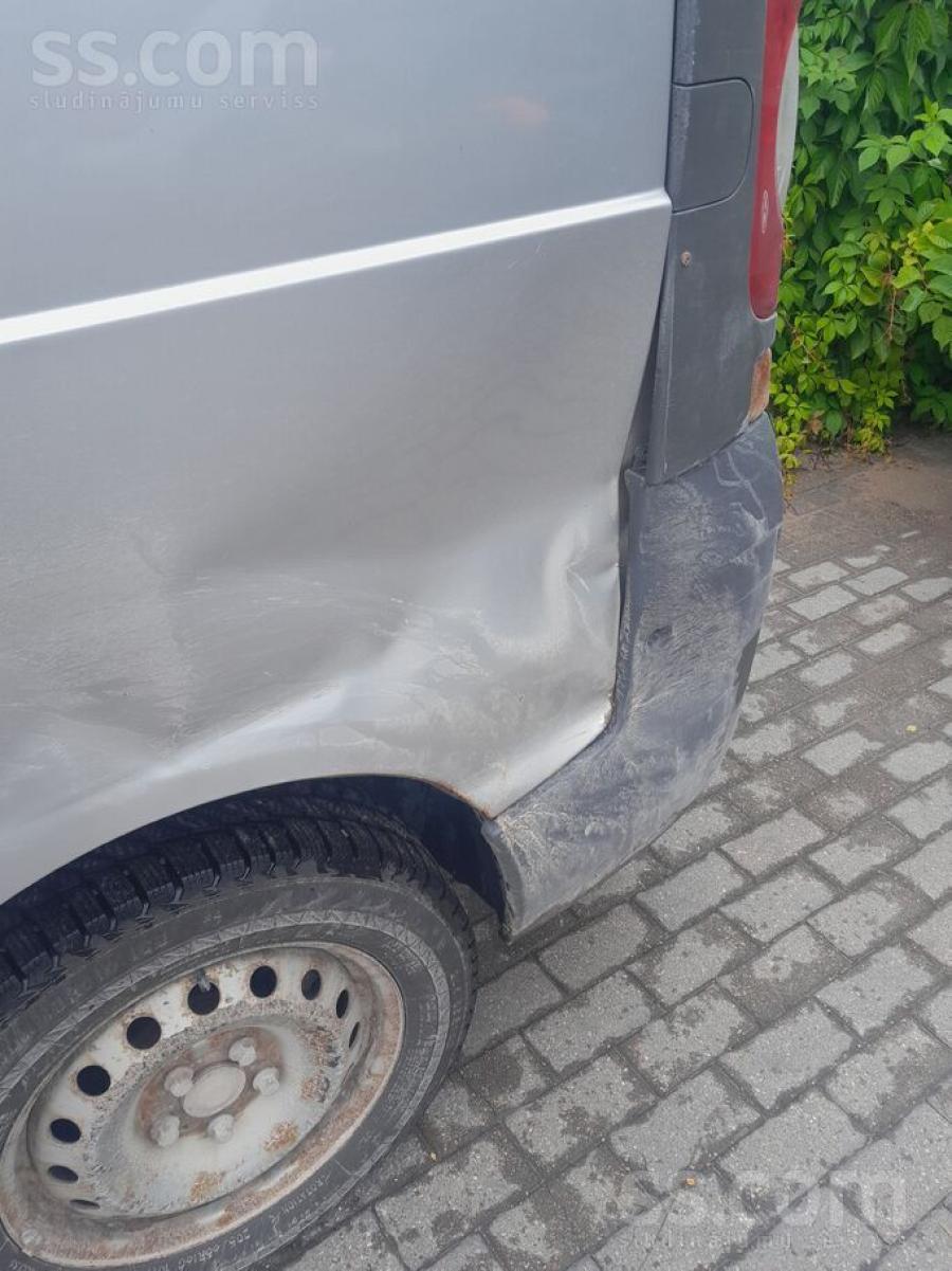 Grey Opel Vivaro 2010 in Talsi, with an engine capacity of 2.00 L and mileage of 550 thousand km for 2500 €, photo 6 on AUTOMOTO.COM.LV