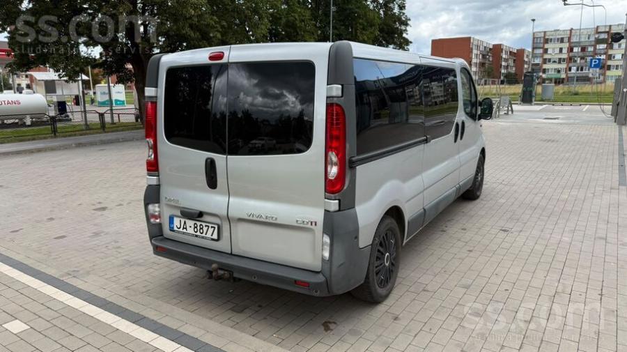 Pelēks Opel Vivaro 2010 Rēzekne, ar dzinēja tilpumu 2.50 L un nobraukumu 185 tūkst. km par 9500 €, foto 4 vietnē AUTOMOTO.COM.LV