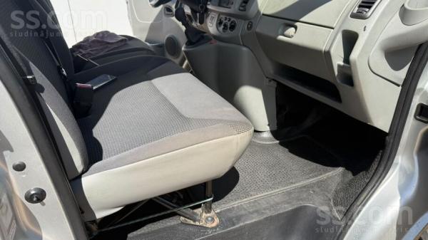 Pelēks Opel Vivaro 2010 Rēzekne, ar dzinēja tilpumu 2.50 L un nobraukumu 185 tūkst. km par 9500 €, foto 5 vietnē AUTOMOTO.COM.LV