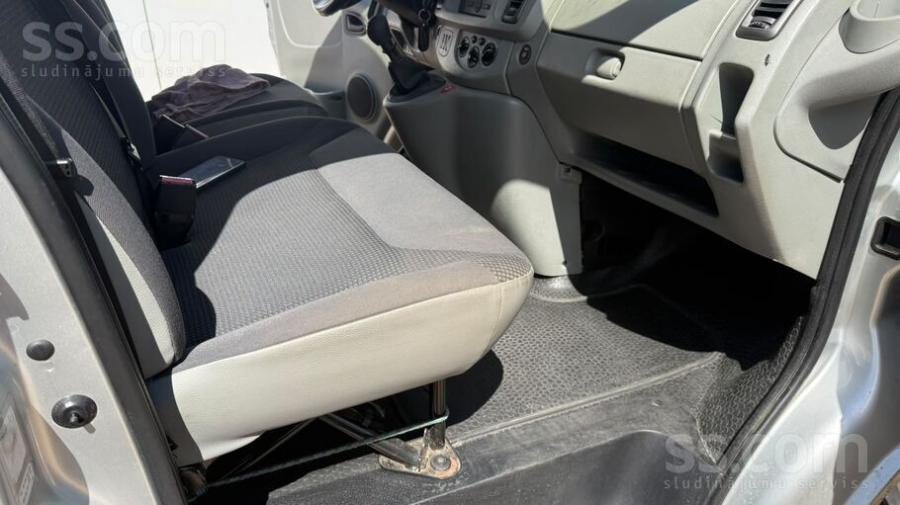 Pelēks Opel Vivaro 2010 Rēzekne, ar dzinēja tilpumu 2.50 L un nobraukumu 185 tūkst. km par 9500 €, foto 6 vietnē AUTOMOTO.COM.LV