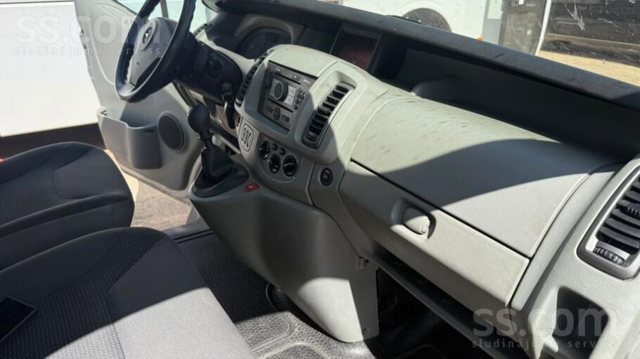 Pelēks Opel Vivaro 2010 Rēzekne, ar dzinēja tilpumu 2.50 L un nobraukumu 185 tūkst. km par 9500 €, foto 10 vietnē AUTOMOTO.COM.LV