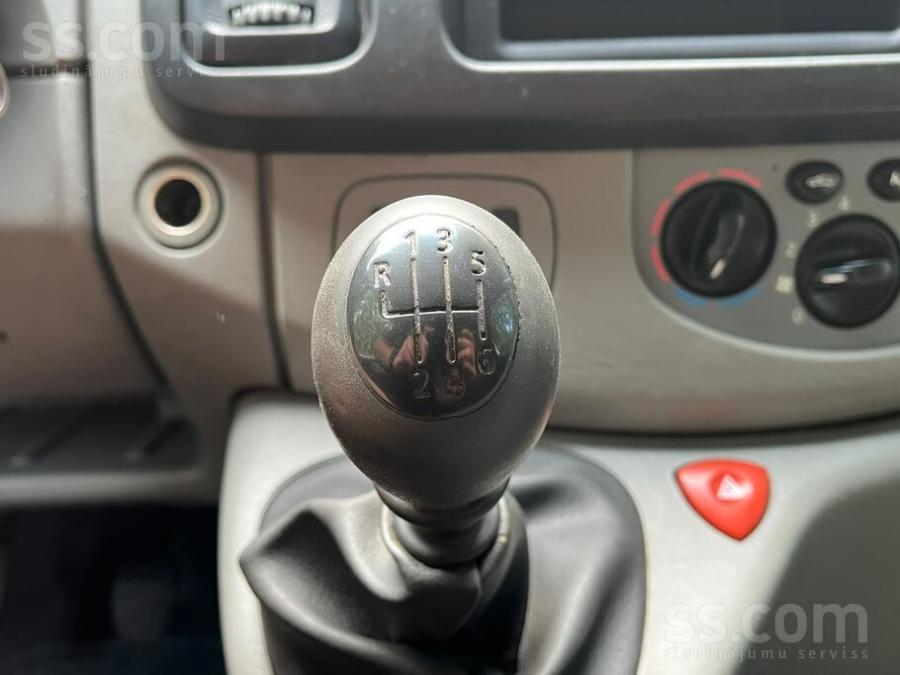 Grey Opel Vivaro 2010 in Riga, with an engine capacity of 2.00 L and mileage of 0 thousand km for 5490 €, photo 17 on AUTOMOTO.COM.LV