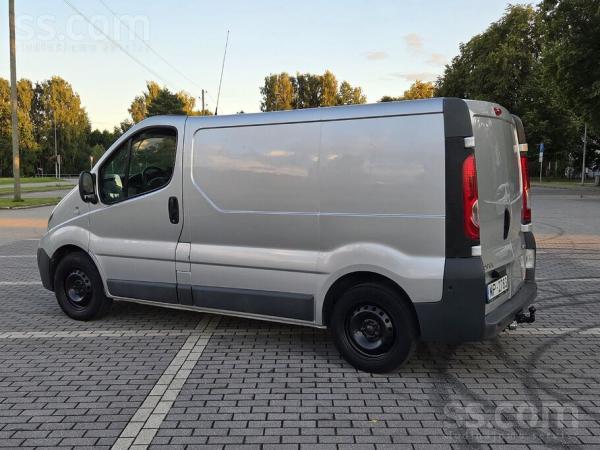 Pelēks Opel Vivaro 2011 Jelgava, ar dzinēja tilpumu 2.00 L un nobraukumu 343 tūkst. km par 3650 €, foto 5 vietnē AUTOMOTO.COM.LV