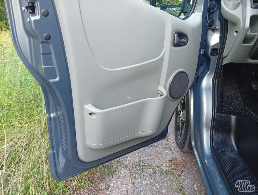 Grey Opel Vivaro 2011 in Vilnius, with an engine capacity of 2.00 L and mileage of 270 thousand km for 7999 €, photo 8 on AUTOMOTO.COM.LV