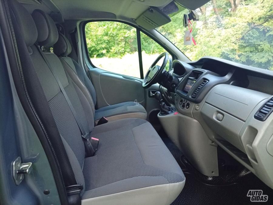 Grey Opel Vivaro 2011 in Vilnius, with an engine capacity of 2.00 L and mileage of 270 thousand km for 7999 €, photo 10 on AUTOMOTO.COM.LV