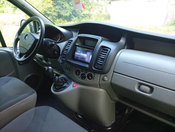 Grey Opel Vivaro 2011 in Vilnius, with an engine capacity of 2.00 L and mileage of 270 thousand km for 7999 €, photo 10 on AUTOMOTO.COM.LV