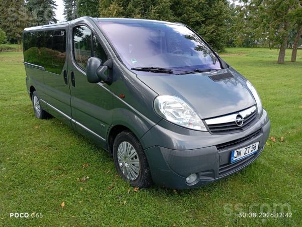 Grey Opel Vivaro 2011 in Bauska, with an engine capacity of 2.50 L and mileage of 261 thousand km for 9900 €, photo 3 on AUTOMOTO.COM.LV