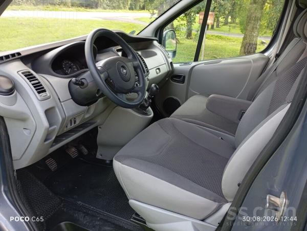 Grey Opel Vivaro 2011 in Bauska, with an engine capacity of 2.50 L and mileage of 261 thousand km for 9900 €, photo 6 on AUTOMOTO.COM.LV