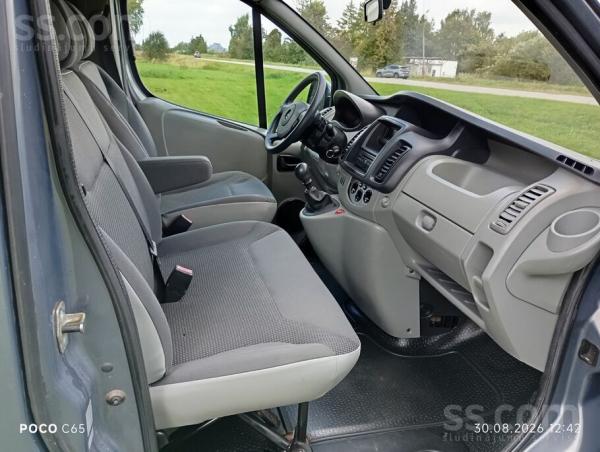 Grey Opel Vivaro 2011 in Bauska, with an engine capacity of 2.50 L and mileage of 261 thousand km for 9900 €, photo 7 on AUTOMOTO.COM.LV