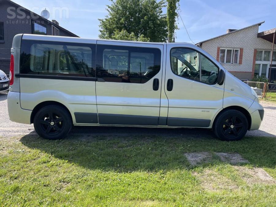 Grey Opel Vivaro 2012 in Kuldiga, with an engine capacity of 2.00 L and mileage of 243 thousand km for 14762 €, photo 5 on AUTOMOTO.COM.LV