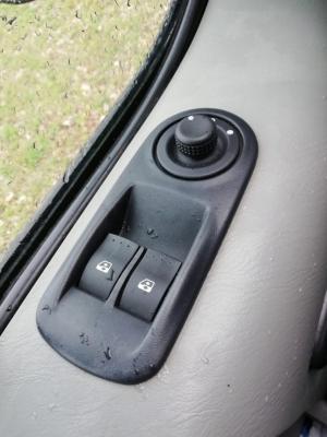 Pelēks Opel Vivaro 2012 Rīga, ar dzinēja tilpumu 2.00 L un nobraukumu 260 tūkst. km par 9900 €, foto 8 vietnē AUTOMOTO.COM.LV