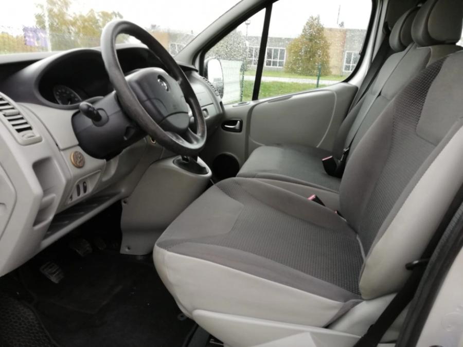 Pelēks Opel Vivaro 2012 Rīga, ar dzinēja tilpumu 2.00 L un nobraukumu 260 tūkst. km par 9900 €, foto 12 vietnē AUTOMOTO.COM.LV