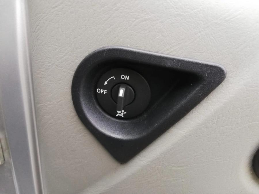 Pelēks Opel Vivaro 2012 Rīga, ar dzinēja tilpumu 2.00 L un nobraukumu 260 tūkst. km par 9900 €, foto 14 vietnē AUTOMOTO.COM.LV
