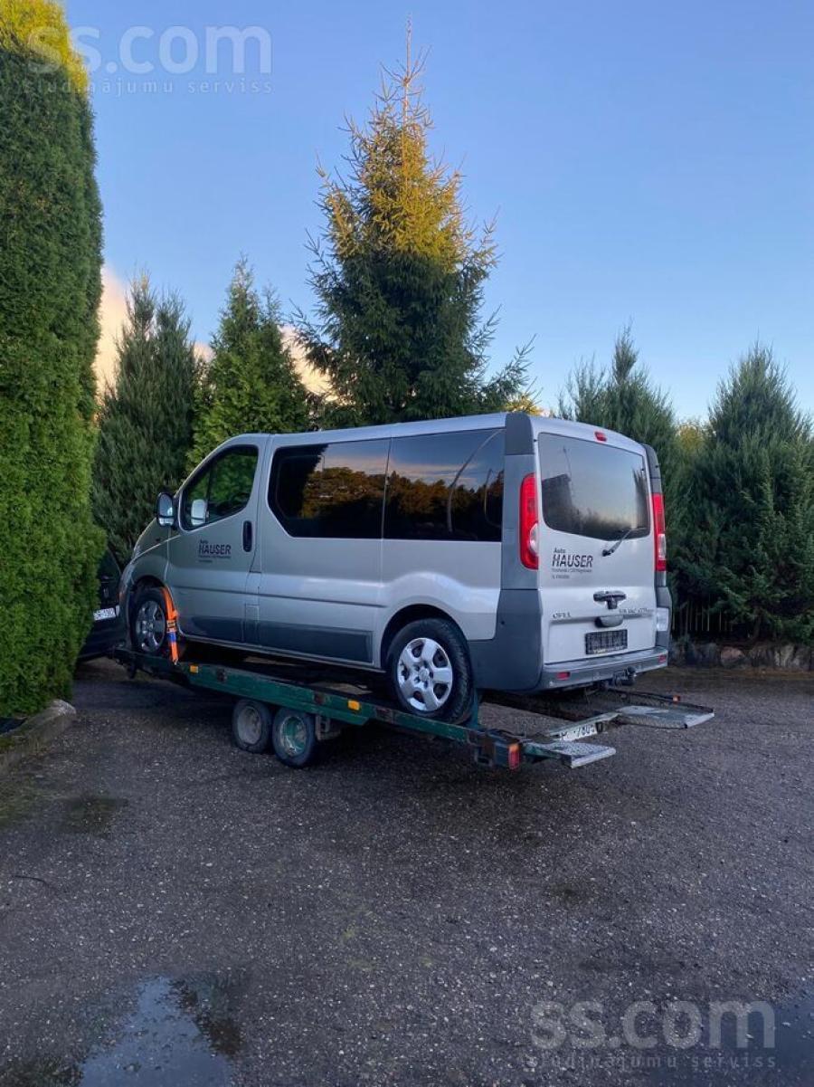 Grey Opel Vivaro 2012 in Dobele, with an engine capacity of 2.00 L and mileage of 178 thousand km for 7300 €, photo 6 on AUTOMOTO.COM.LV