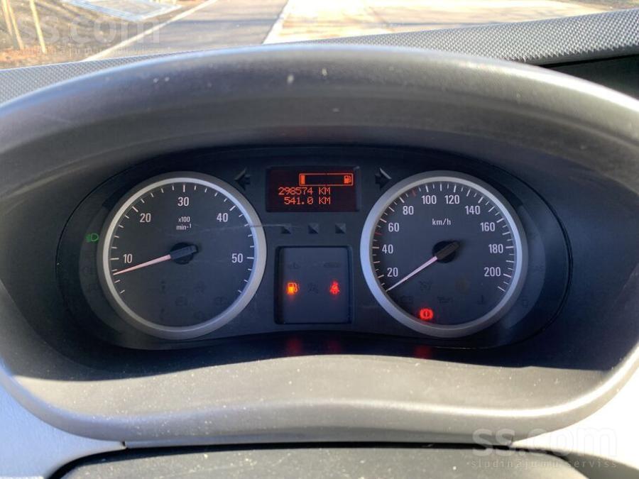 Grey Opel Vivaro 2013 in Riga, with an engine capacity of 2.00 L and mileage of 298 thousand km for 9900 €, photo 12 on AUTOMOTO.COM.LV